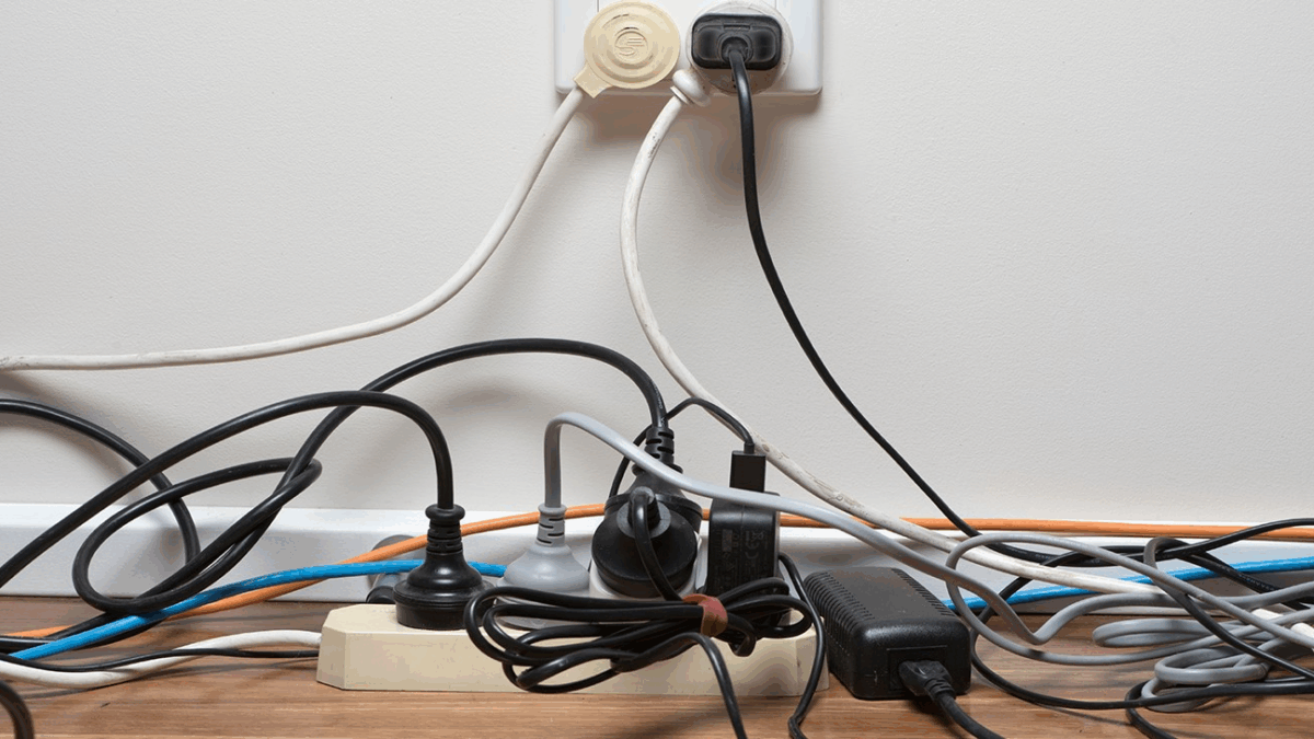 How to Put Out an Electrical Fire - Harder Power Co